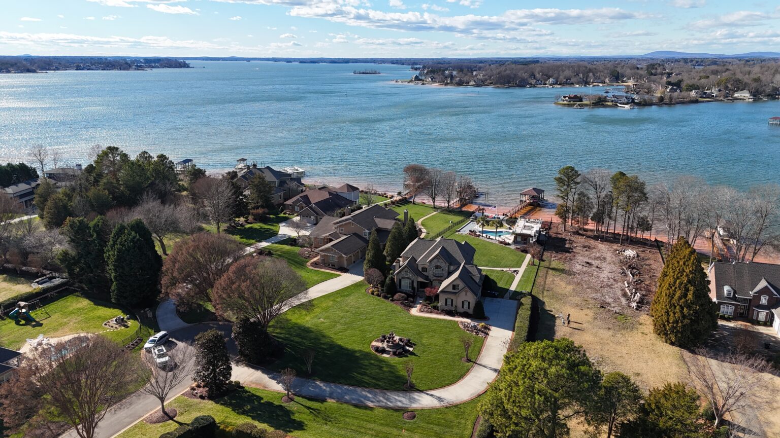 Sail High: Luxury Waterfront Homes | Planishek